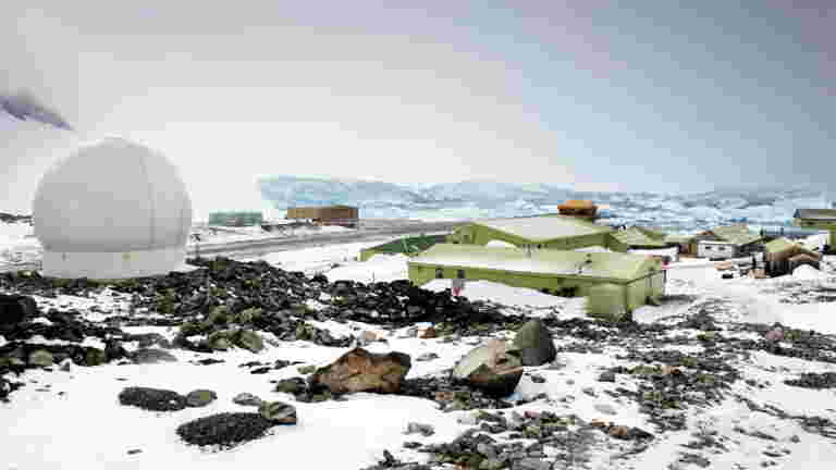 Antarctique : quatre femmes vont observer les manchots depuis l'un des ...