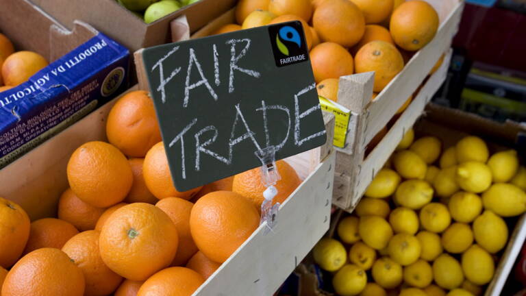 Commerce équitable : quels sont ses grands principes ? - Geo.fr