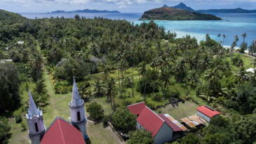 Au milieu du Pacifique, l'île Henderson, paradis perdu par le plastique ...