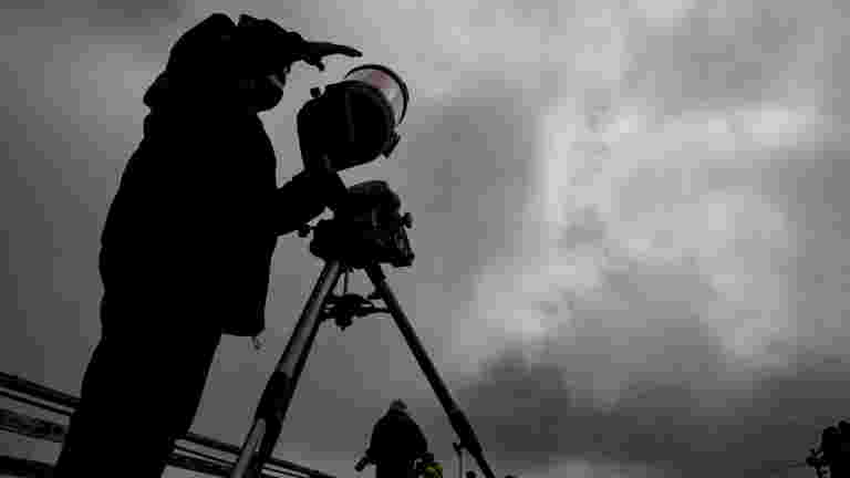 Eclipse totale du soleil au Chili et en Argentine plongés dans l ...