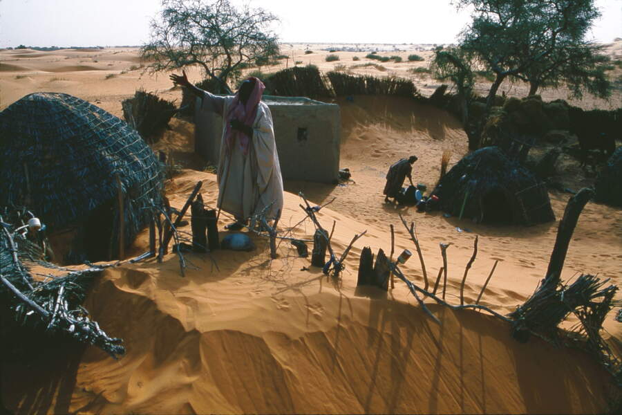 Au Niger, seuls contre le sable - GEO