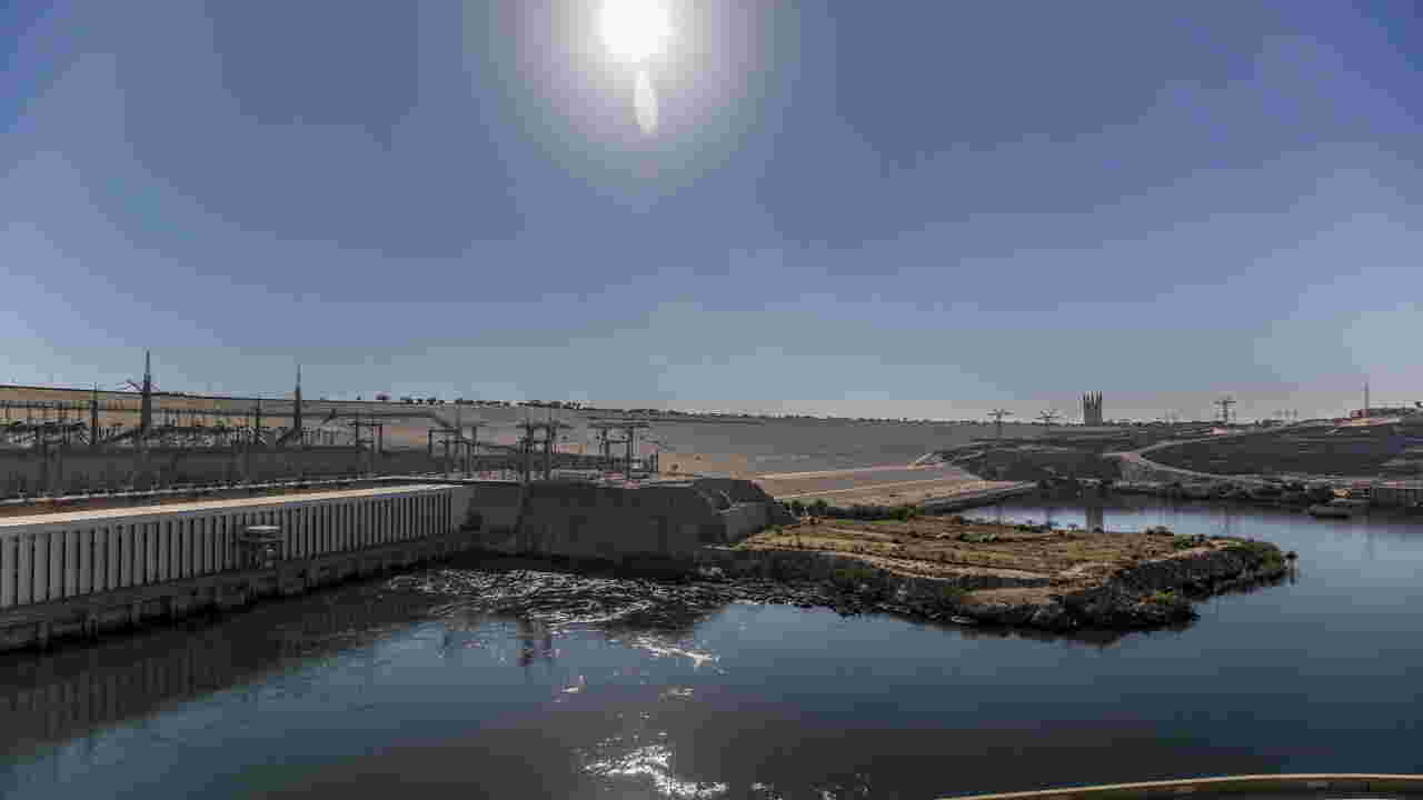 Il y a 50 ans, le Haut barrage d'Assouan domptait les eaux du Nil - Geo.fr