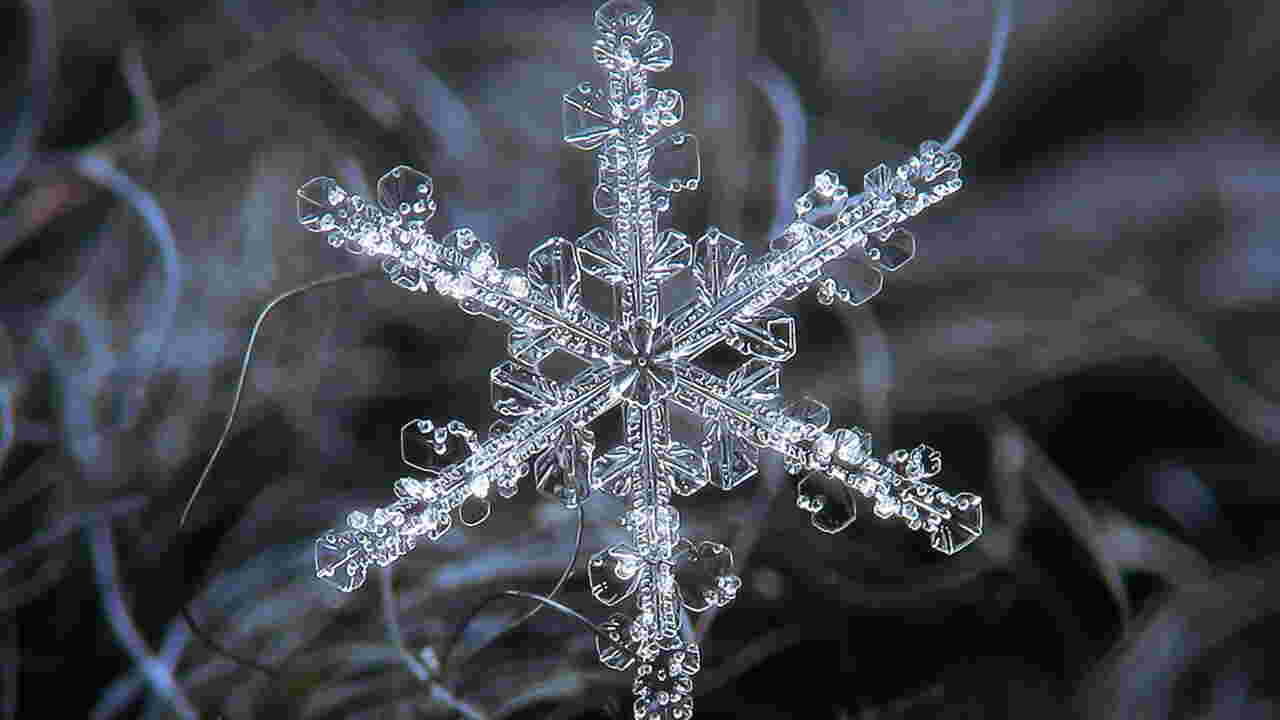 Peut-on trouver deux flocons de neige identiques ? - Geo.fr