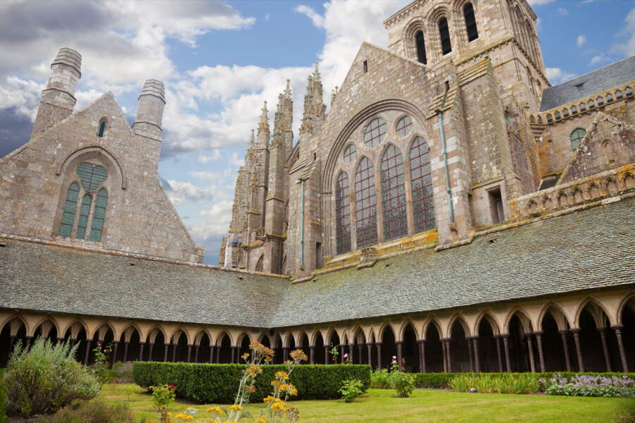 L'Abbaye du Mont-Saint-Michel, prodige architectural de Normandie - GEO