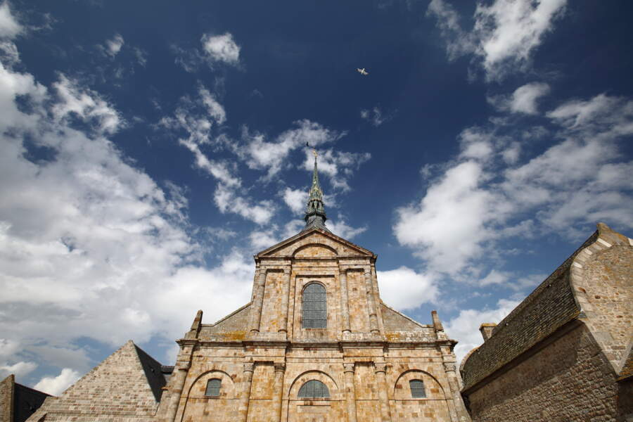 L'Abbaye du Mont-Saint-Michel, prodige architectural de Normandie - GEO