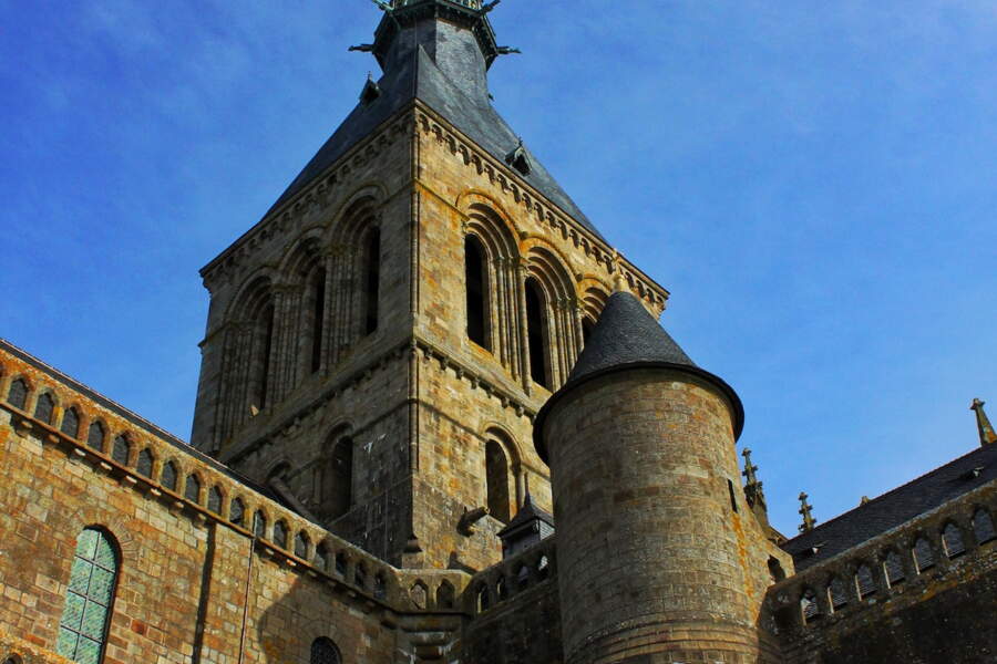 L'Abbaye du Mont-Saint-Michel, prodige architectural de Normandie - GEO