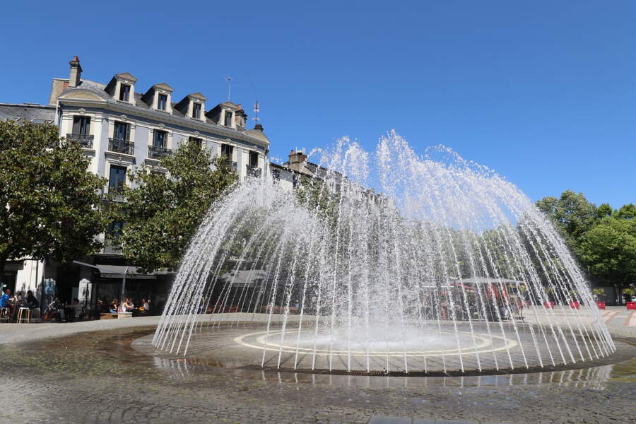 6ème étape du Tour: les plus belles photos de Tarbes et Cauterets ...