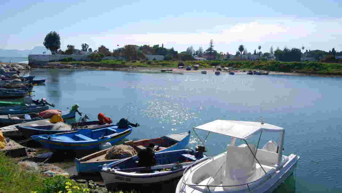 le port punique de CARTHAGE, C'EST SUR CETTE COLLINE... - Geo.fr