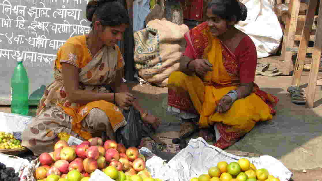 Marché de Mahabibo a Majunga, La place est rare, tout... - Geo.fr