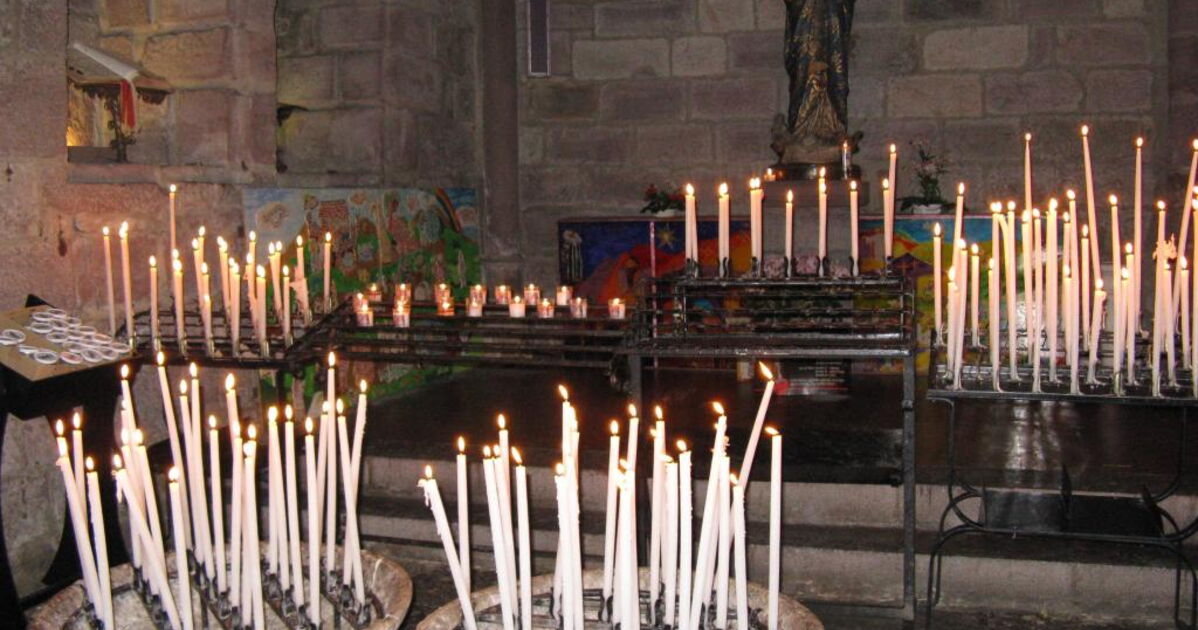 cierges allumées, église Notre-Dame, - Geo.fr