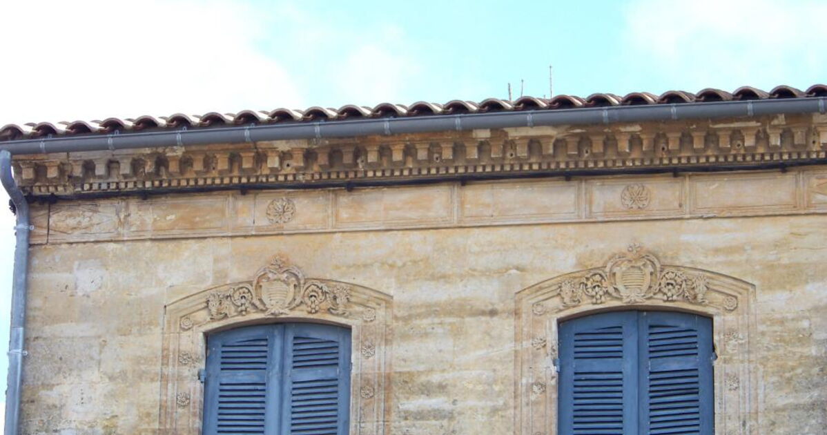 façade aux volets bleus, - Geo.fr