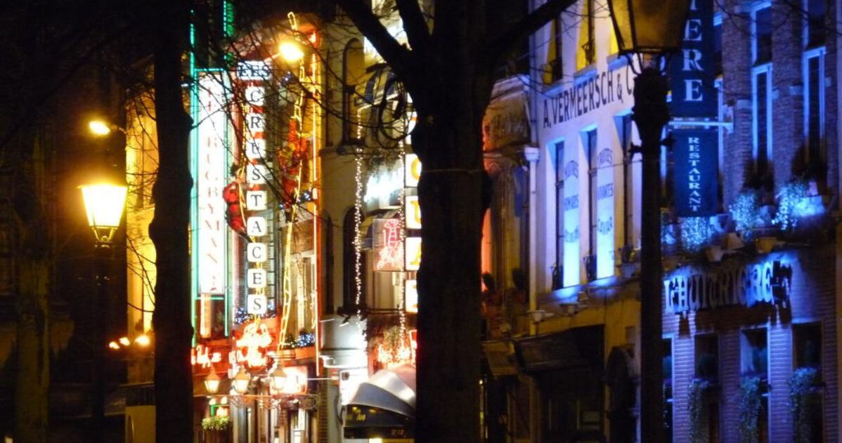 Néons, Les néons des restaurants qui bordent la p1 - Geo.fr