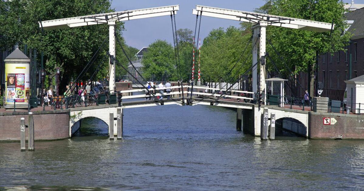 Pont levis, Pont levis sur le canal Nieuwe Hereng1 - Geo.fr