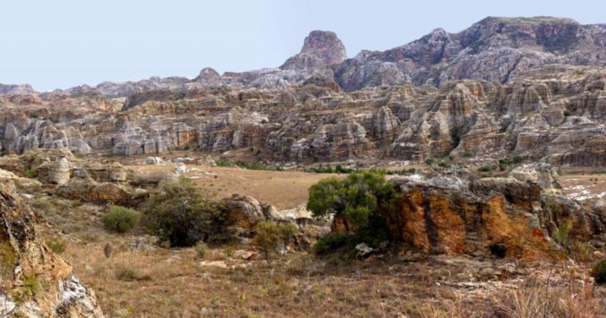Isalo, au début le sentier est étroit et escarpé,1 - Geo.fr