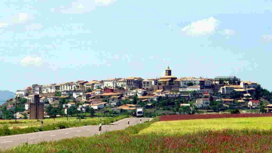 Berdun , en vue de l'église paroissiale, - Geo.fr