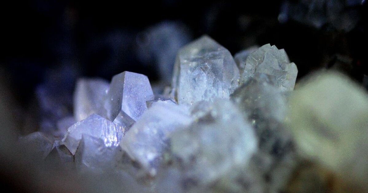 Intérieur de la géode 1, L'éclairage étant insuff1 - Geo.fr