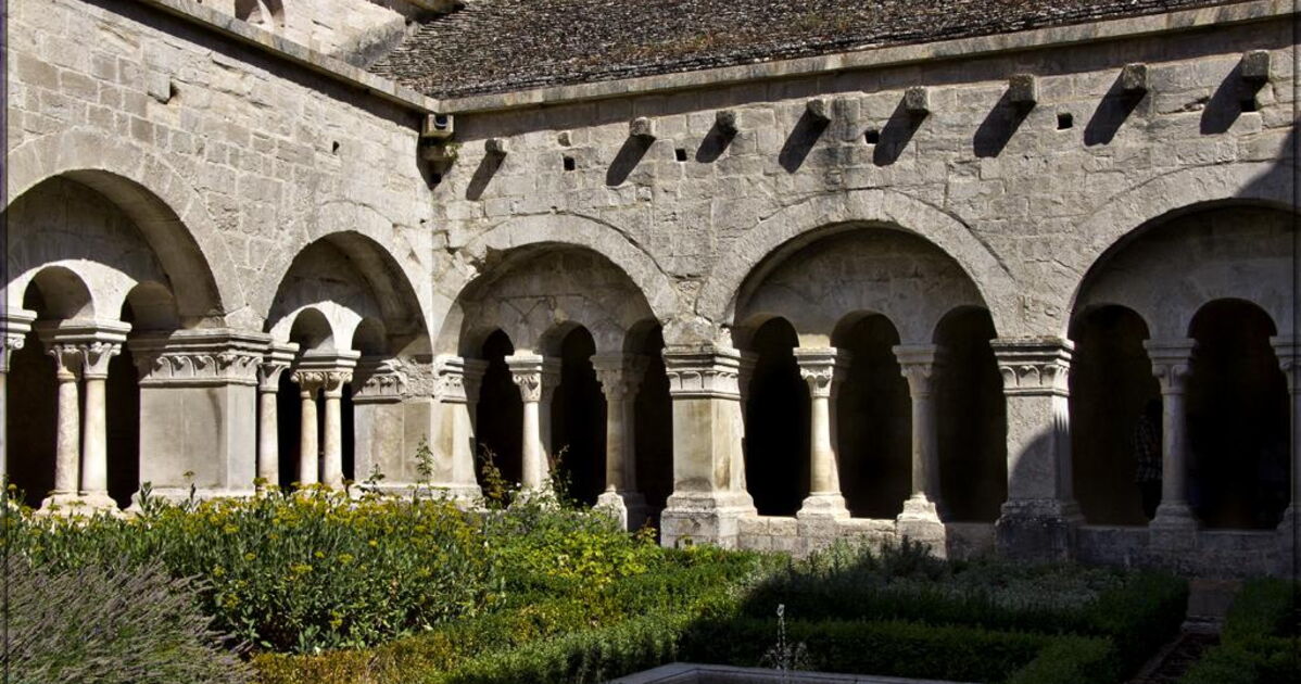 Cour intérieure du cloître !, Le cloître est sa c1 - Geo.fr