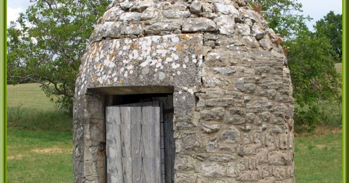 Borie sur le bord de la route_P6078919., - Geo.fr