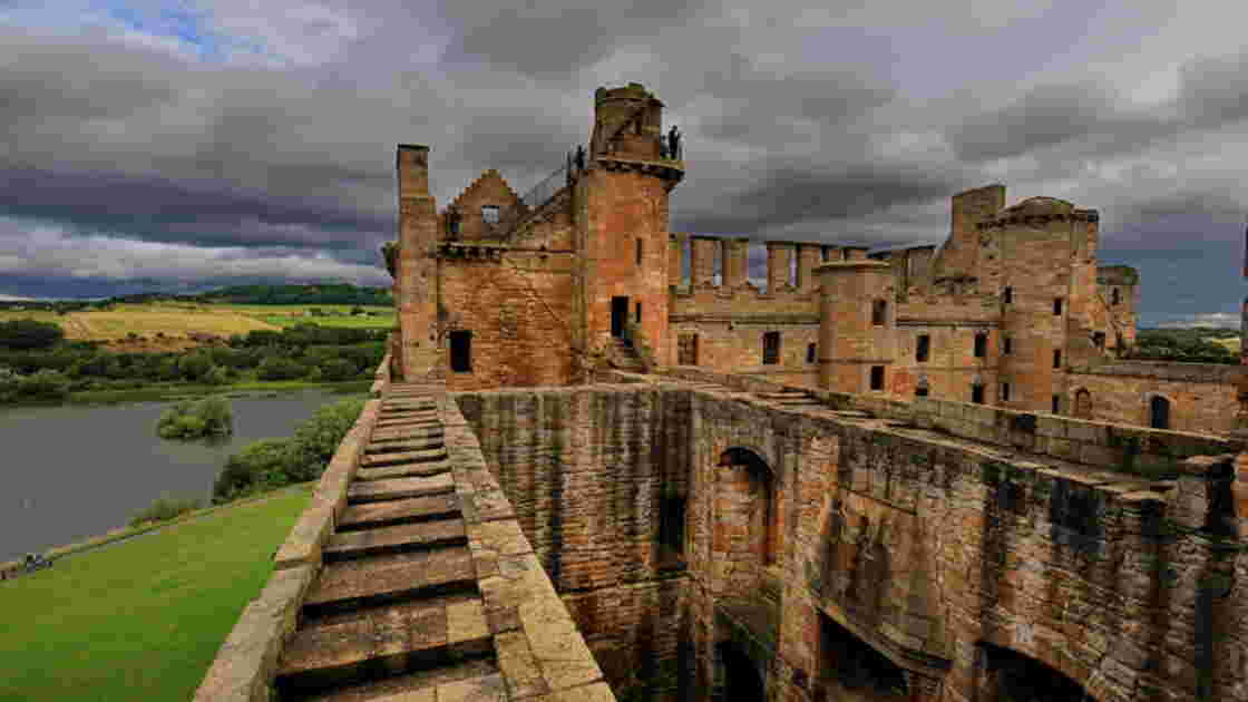 Linlithgow Peel and Loch, Lac et parc bordant le Palais... - Geo.fr