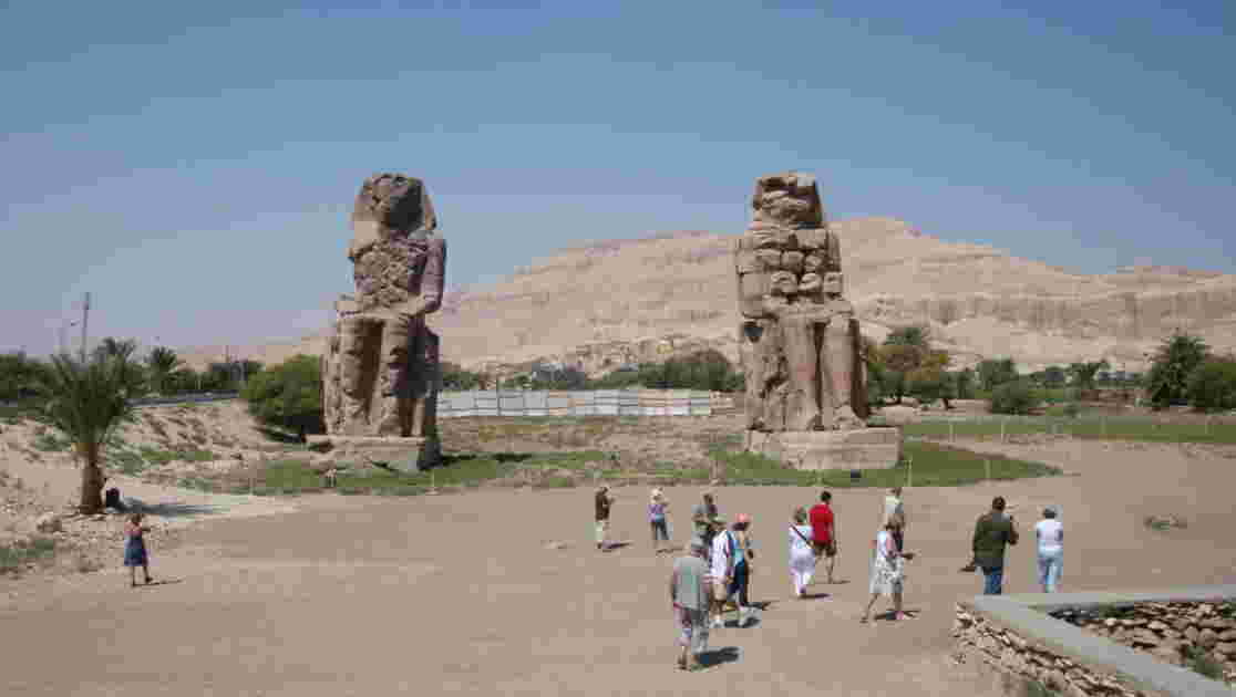 colosses de Memnon-Louqsor rive gauche, - Geo.fr