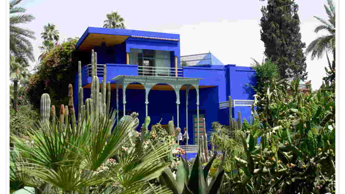 __9276.jpg_ LA MAISON BLEUE 1, La maison bleue adossée... - Geo.fr