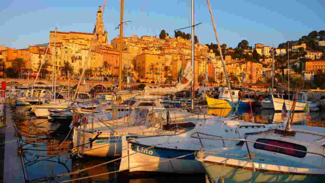 Vieille ville de Menton, balade dans les ruelles colorées... - Geo.fr