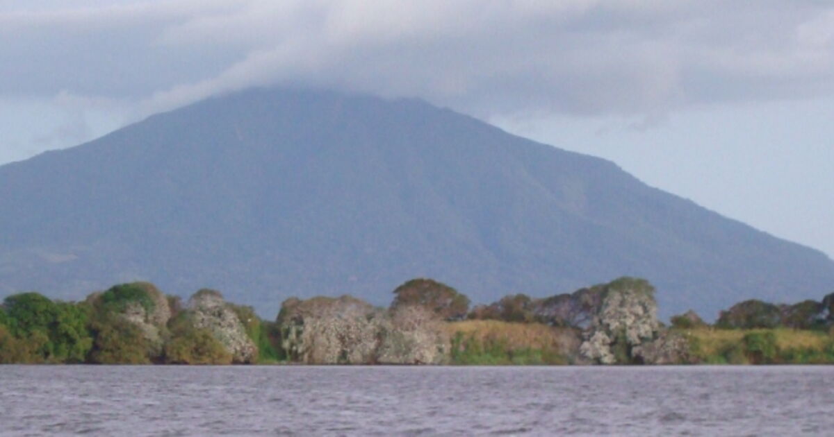 Volcan Maderas et le lac Nicaragua, - Geo.fr