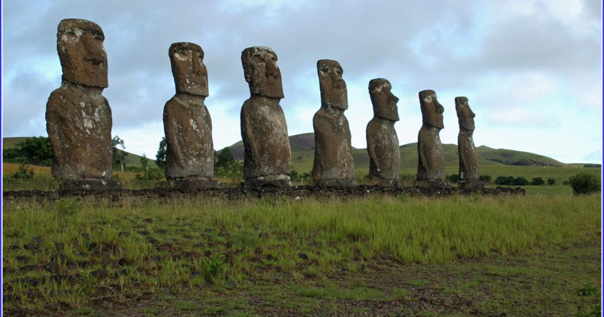 Les 7 Moai du site Ahu Akivi_2, Site de l'Ahu Aki1 - Geo.fr