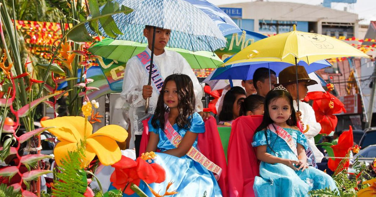 Dumaguete. Buglasan 2010. Les Miss, Les petites M1 - Geo.fr