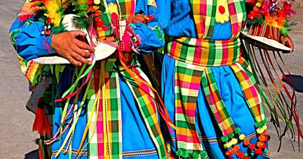 06-12 CHILI, femmes "Mapuches" en costume de fête (Toconao) - Geo.fr