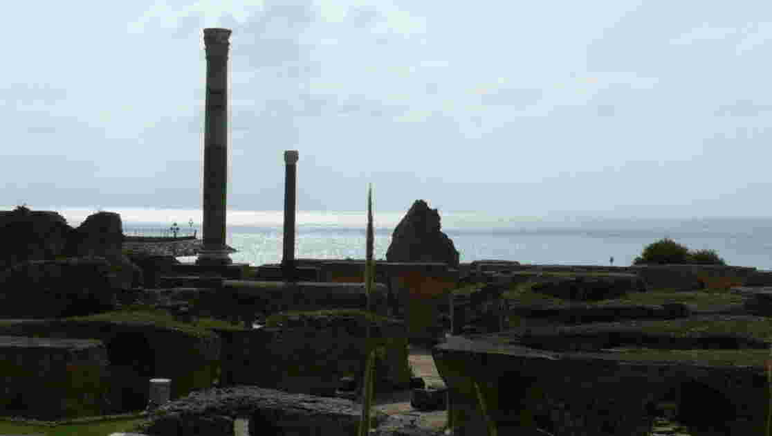 le port punique de CARTHAGE, C'EST SUR CETTE COLLINE... - Geo.fr