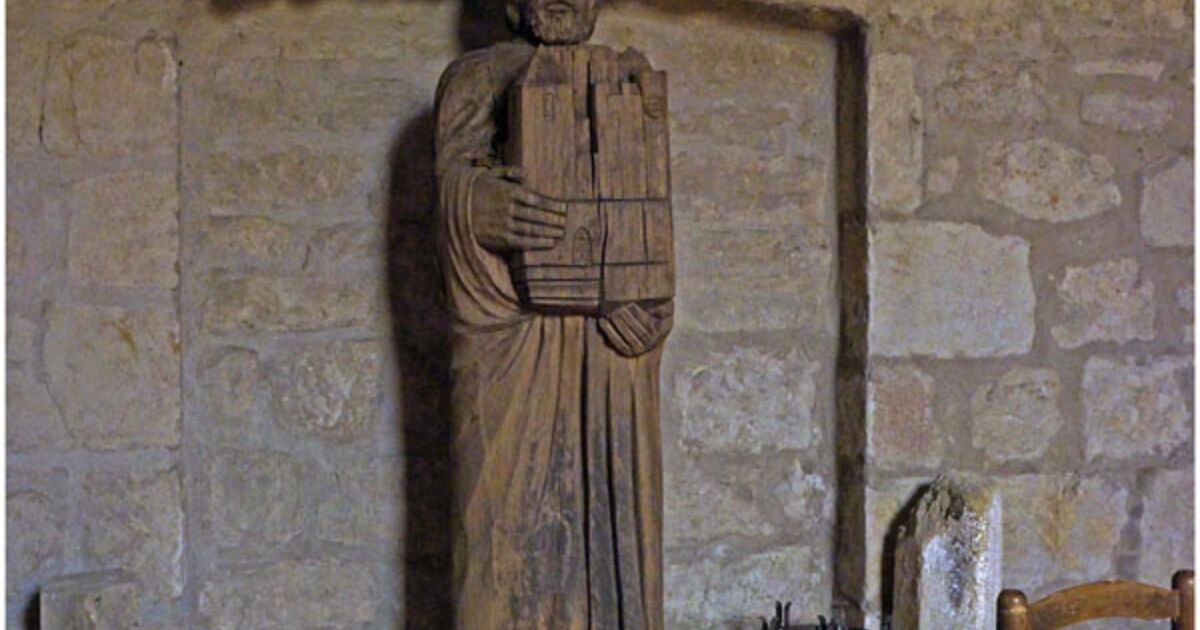 Chapelle de Saint Géraud, Statue du saint tenant1 - Geo.fr