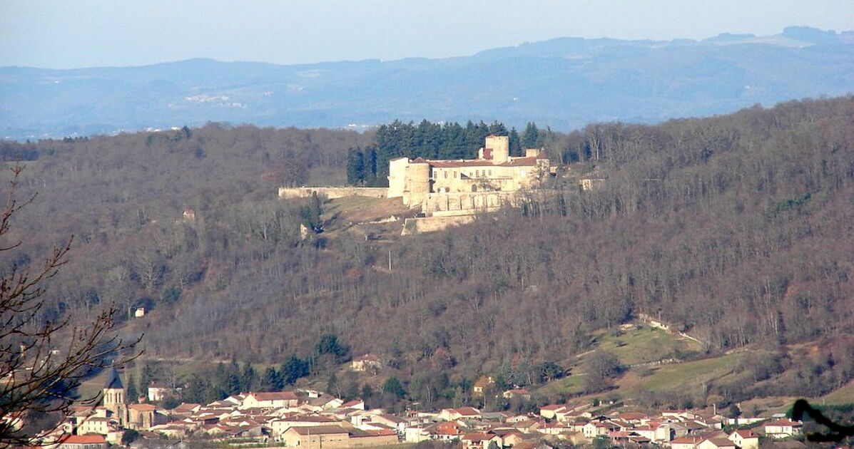 Château de Ravel , Dominant la plaine de la Limagne... - Geo.fr