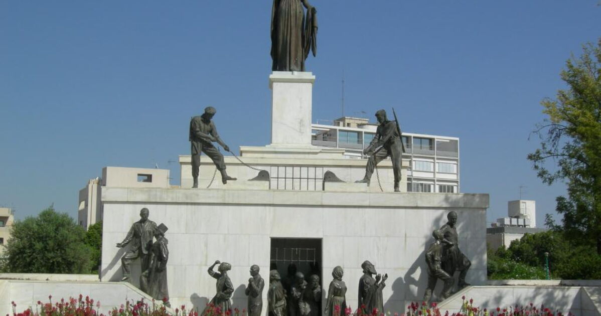 Chypre Nicosie.JPG, Monument de la liberté Il impressionne... - Geo.fr