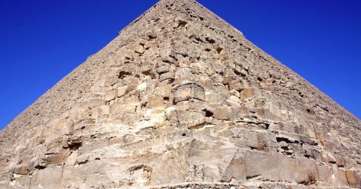 2009 11 09 PYRAMIDE DE KHÉPHREN 3238.j, Au pied d1 - Geo.fr