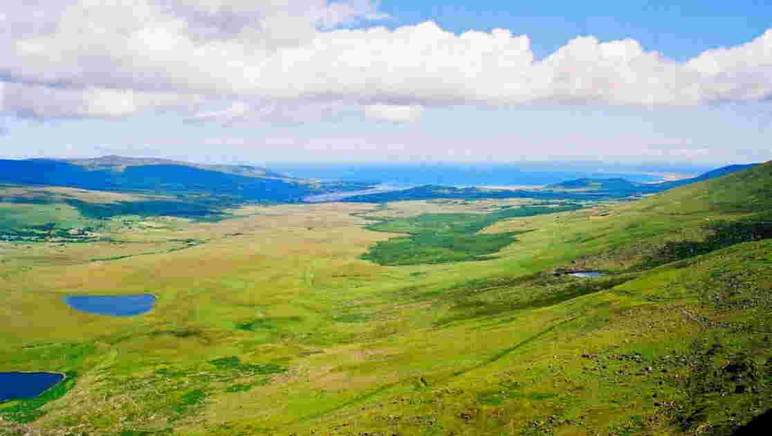 Connor Pass, Vue vers la côte nord (baie de Brandon) - Geo.fr