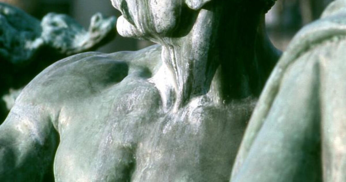 moustachu, Statue faisant partie d'une infime par1 - Geo.fr