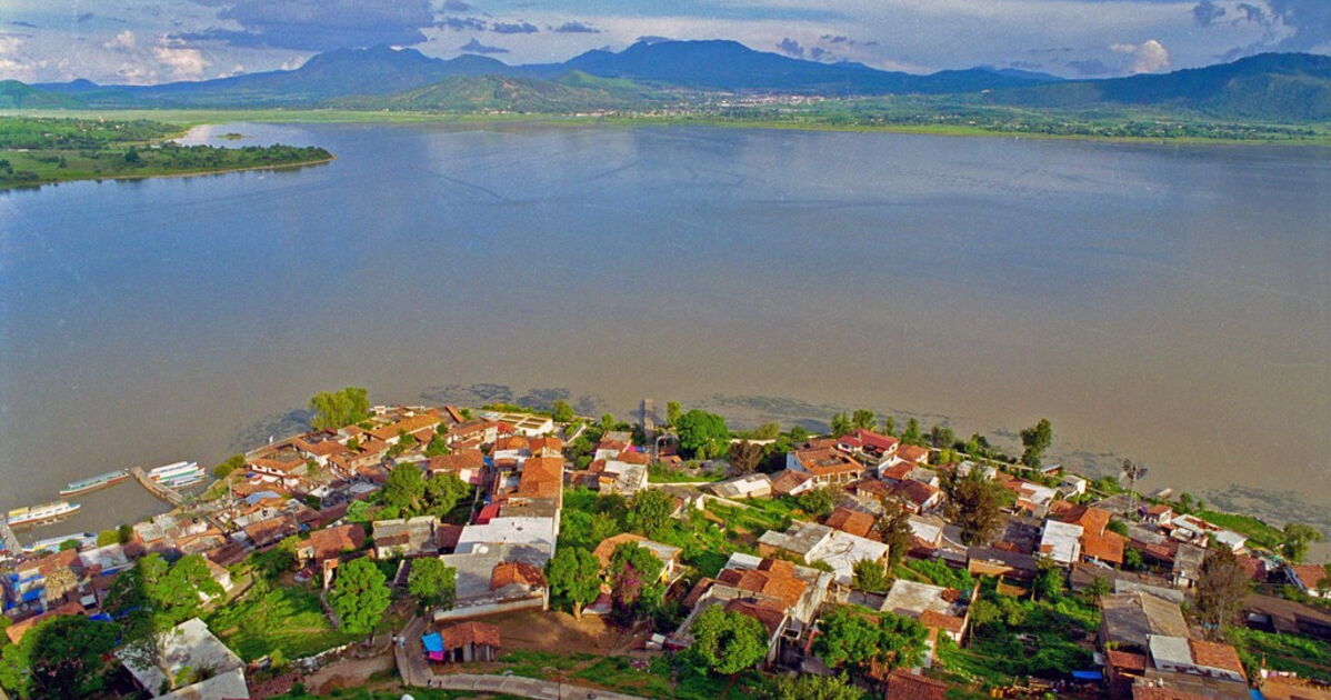 Mexique Janitzio De Statue de Morelos, Patzucuaro1 - Geo.fr