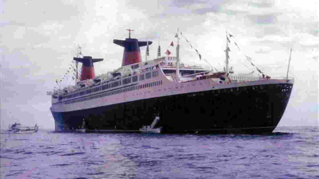 sur le Paquebot "FRANCEé en 1962, le grand Salon est... - Geo.fr