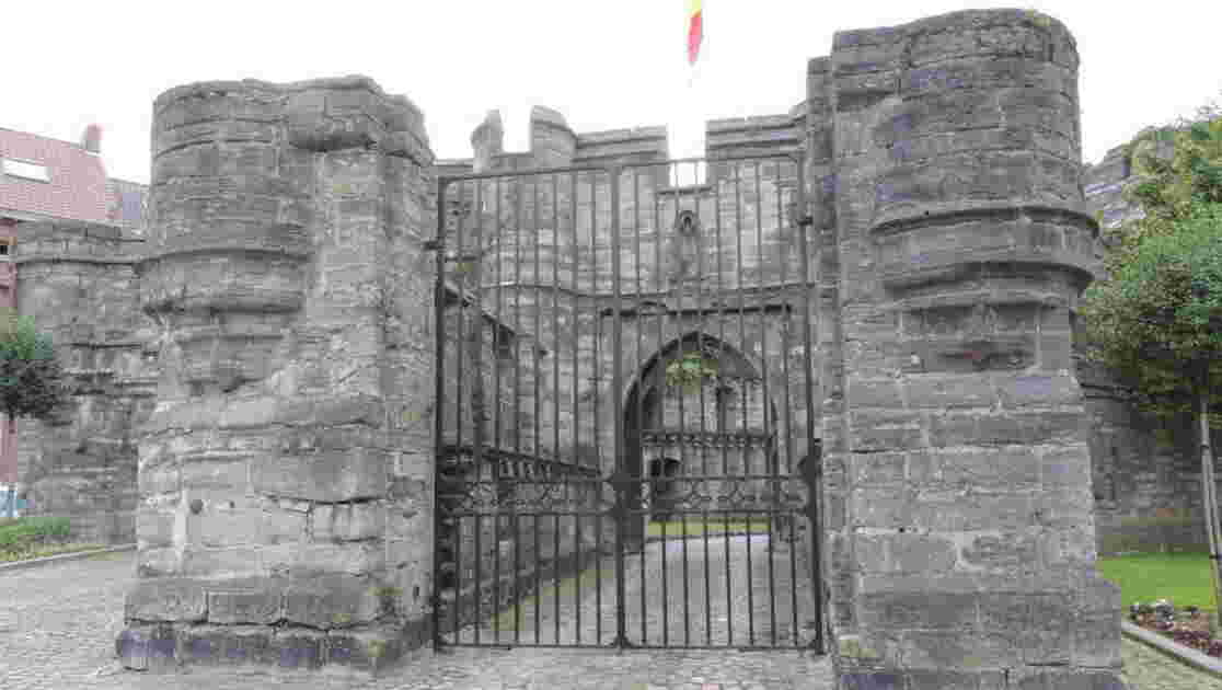 Château Antoing, Antoing est une ville francophone... - Geo.fr