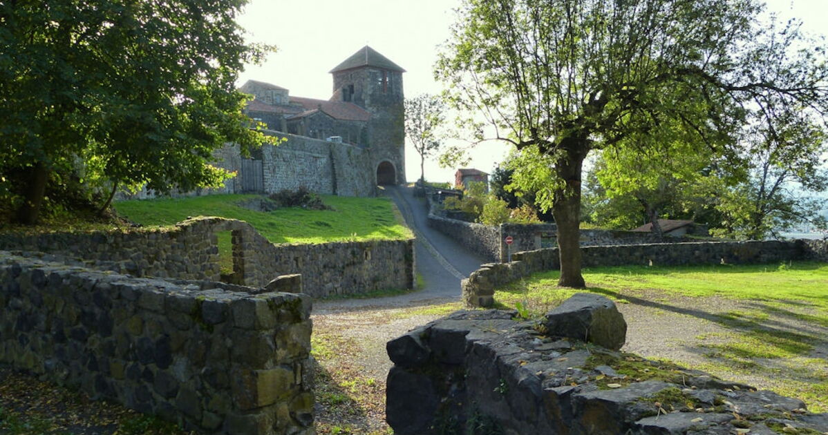 Eglise et murailles, Usson (63), - Geo.fr