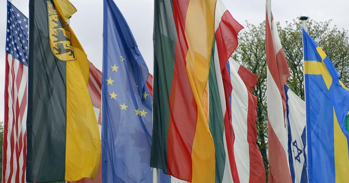 Drapeaux.JPG, - Geo.fr