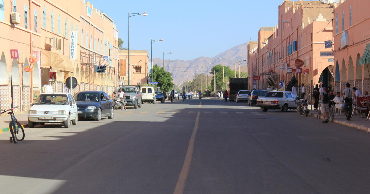 Les rues de Tata sont très larges et aérées .La v1 - Geo.fr