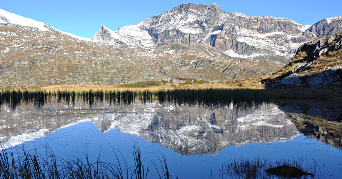Le calme du matin, Reflet du Mont Pelve - Parc National... - Geo.fr