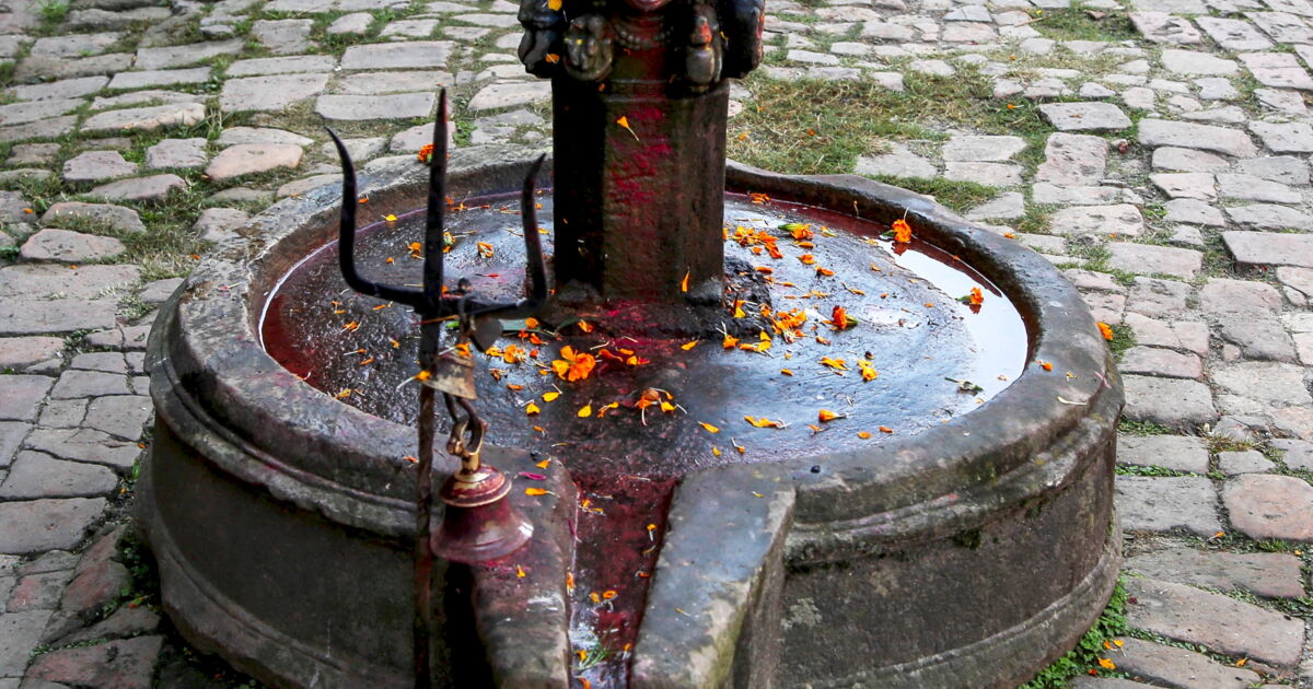 YONI LINGAM, Pashupatinath, NEPAL - Geo.fr