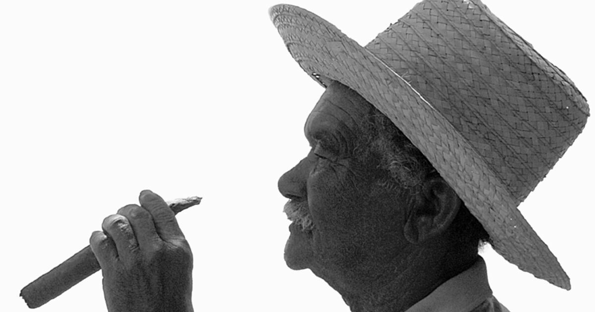 fumeur de cigare Cuba, un vieil homme fumant le c1 - Geo.fr