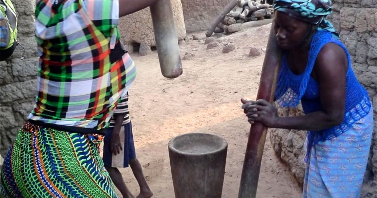Piler le mil chaque jour pour pouvoir manger., Un1 - Geo.fr