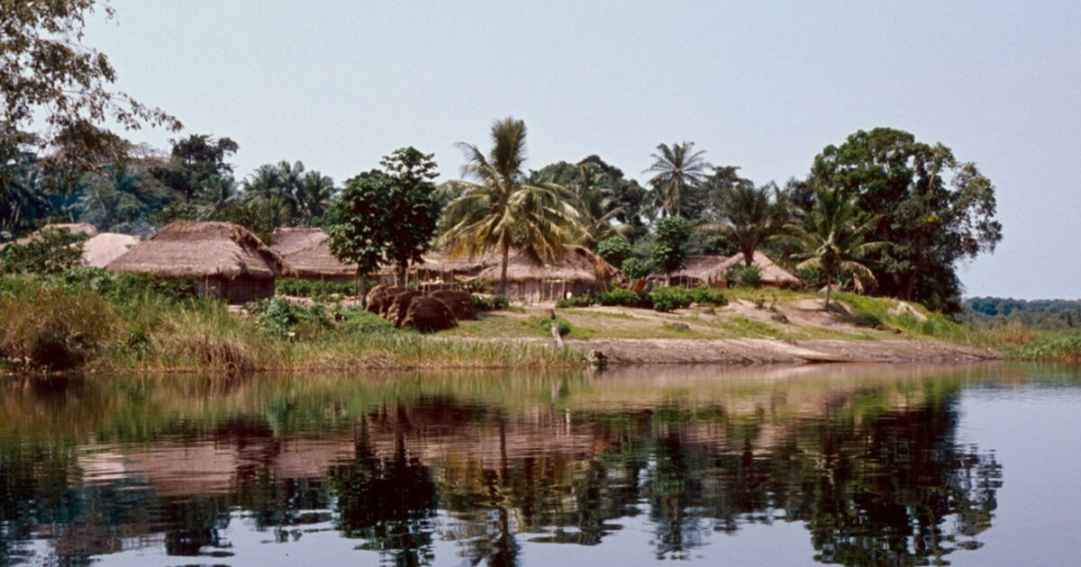 Congo 70 Sur la Motaba village de pêcheur 11, Avec... - Geo.fr