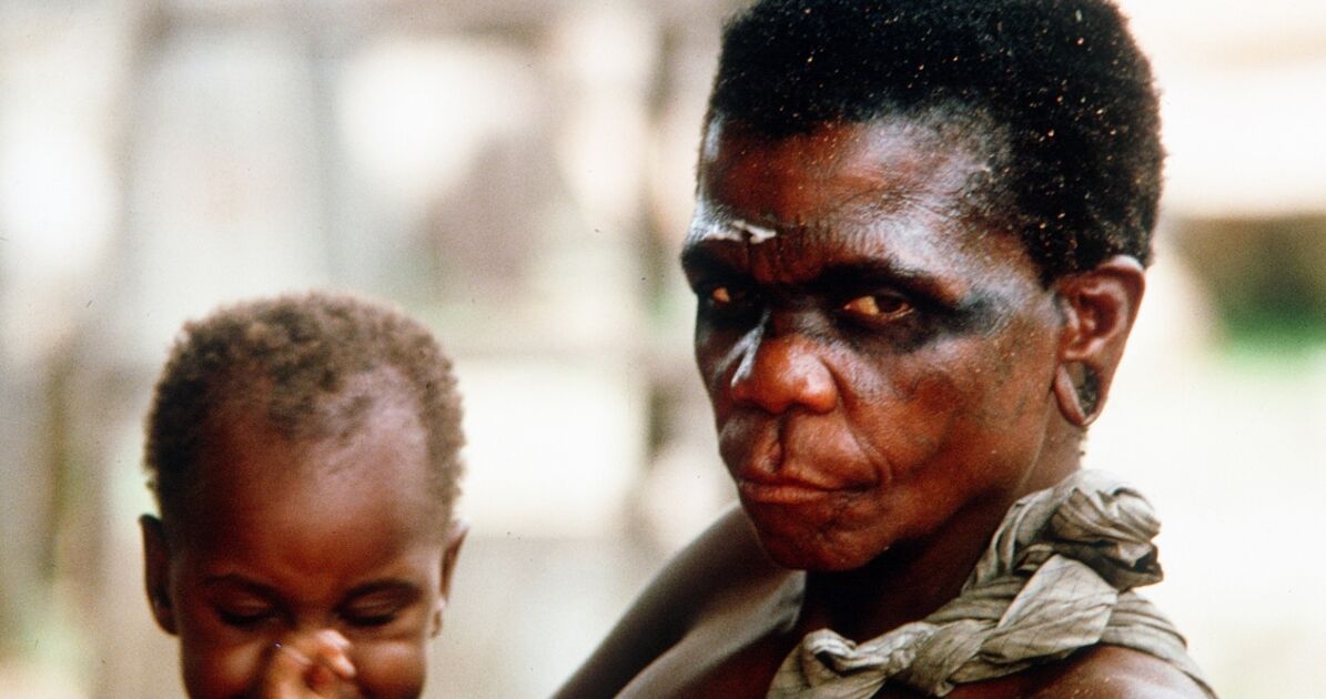 Congo 70 Femme pygmée à la scierie de MBirou 2,1 - Geo.fr Congo 70 Femme pygmée à la scierie de MBirou 2,1 - Geo.fr