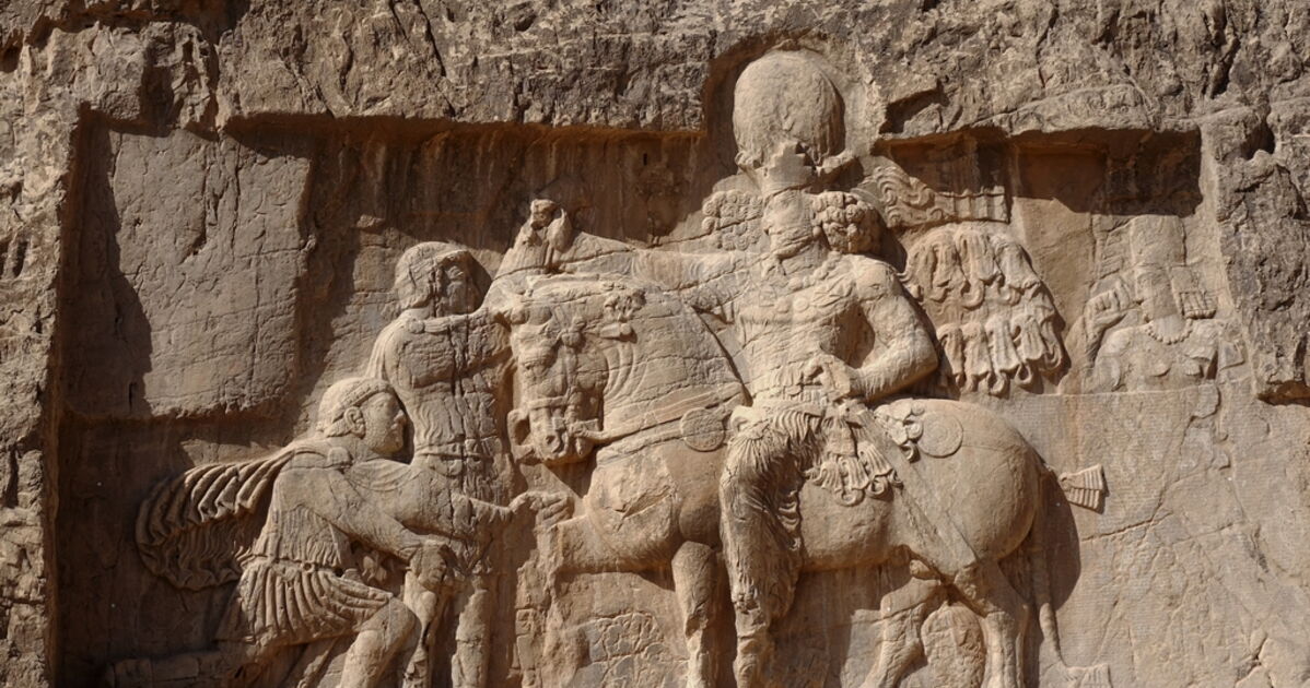Iran Naqsh-e Rostam Bas-reliefs Sassanides - tri1 - Geo.fr